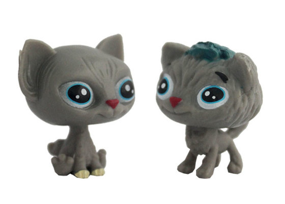 Il gatto di plastica miniatura dei regali ambientali dei bambini gioca la bella grande testa grigia