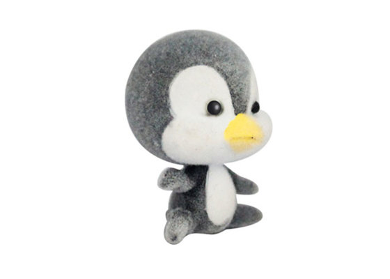 Scala a 2 pollici della capsula del bambino del giocattolo molle di plastica nero del pinguino per l'uovo di sorpresa