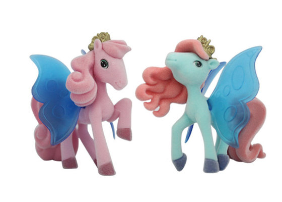 Il cavallino di plastica di colore verde calcola i giocattoli con l'ala di volo 2,5" “- 3"