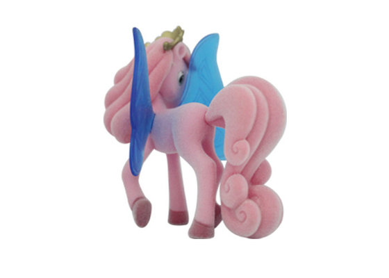 La plastica rosa unica calcola i giocattoli, cavallino affollato con l'ala della farfalla