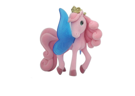 La plastica rosa unica calcola i giocattoli, cavallino affollato con l'ala della farfalla