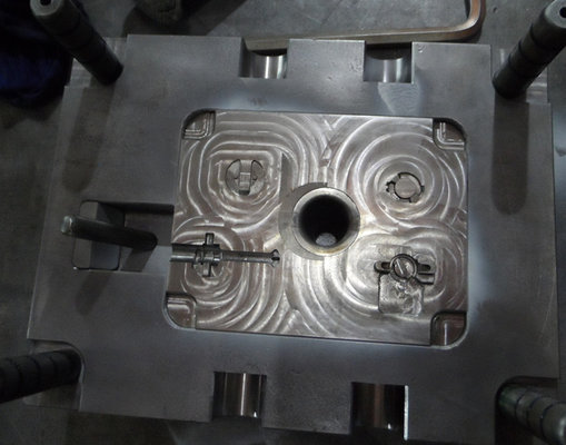 ADC12 Zine Edge Gate Die Cast Mold Makers SKD61 Steel HASCO Mold Base