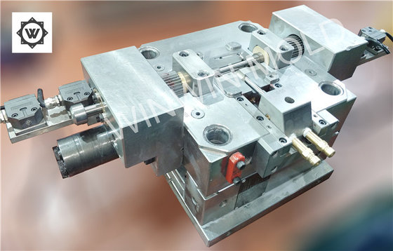 GS738H Industrial Plastic Molding For Plastic Tube Fittings Manifold 1.005 Shrinkage Rate