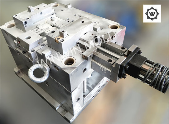 738H SPI-B1 Polish Precise Industrial Plastic Molding 300000 Cycles Mold Life