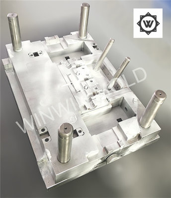 Manifold Electrical Plastic Moulding , 1.2738 HRC32 - 36 Cold Runner Injection Molding