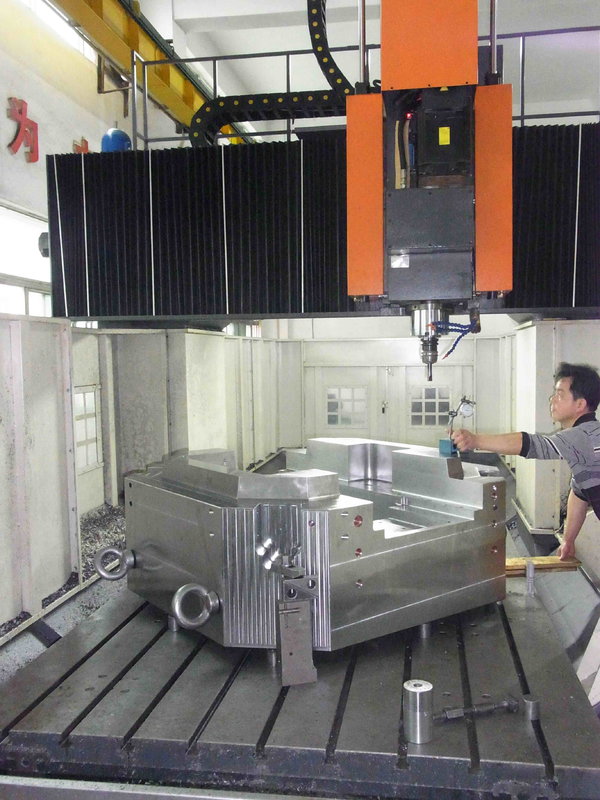 DME Standard Industrial Die Casting Mold Auto Parts ADC12 Zine P20 Steel Forge