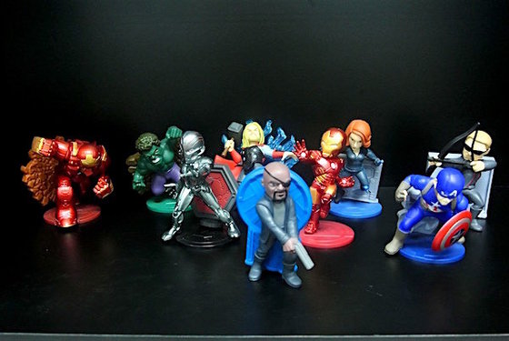 China 7cm Height Little Collectible Toys Captain America Figure Blue Color With Shield supplier
