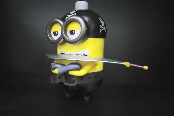 Yellow Color Cartoon Shampoo Bottle Have Sword With Universal Studios Logo supplier
