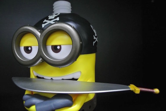 Yellow Color Cartoon Shampoo Bottle Have Sword With Universal Studios Logo supplier