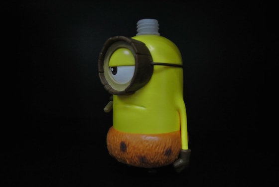 Hawail Style Minions Cartoon Shampoo Bottle With Cute Weapon Yellow / Brown Color supplier