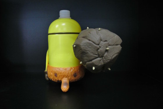 Hawail Style Minions Cartoon Shampoo Bottle With Cute Weapon Yellow / Brown Color supplier