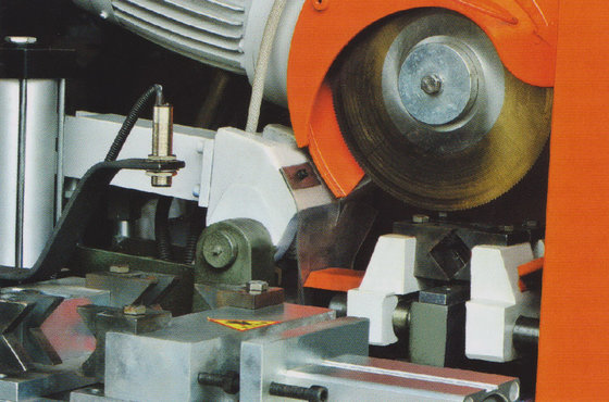 Industrial Custom High Precision Stainless Steel Cutting Machine For Steel Bar PLC Controller
