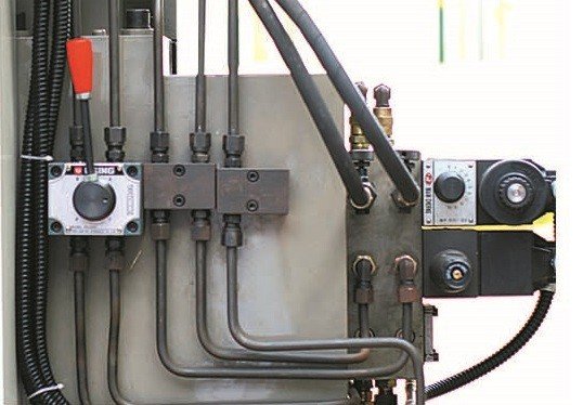 Industrial Two Spindle Drill Tap Machine With Imported Dividing Disc 2200kg
