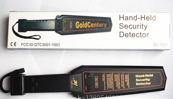 Quick reaction and earphone socket small metal detector with piezo electric beeper