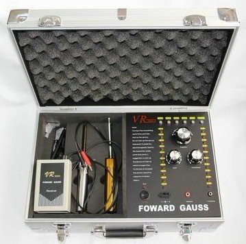 Long range distance gold deep diamond metal detector with Head Phones A grey case with aluminum trim, a handle and two l
