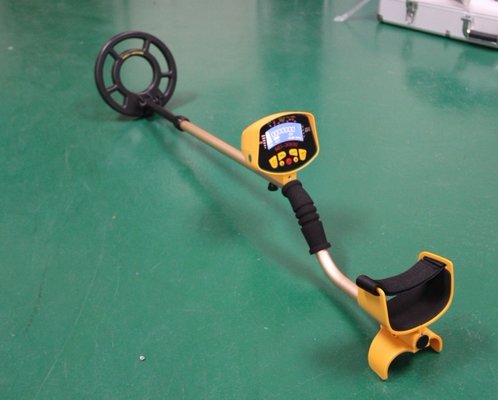 Yellow Hand Held Metal Detector With LCD Display Detecting Pipelines
