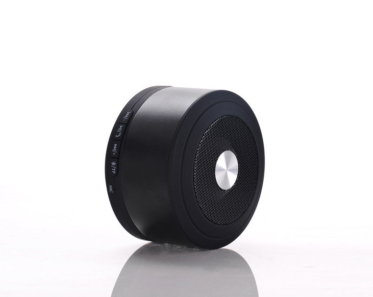 Hands free small bluetooth speakers with siri function / FM Optional