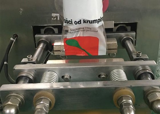 60g 100g 500g Automatic Chips Packing Machine Easy Maintenance 220V 50Hz