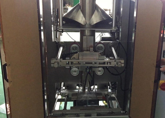 Low Noise Vertical Packaging Machine , Shampoo Sachet Packing Machine
