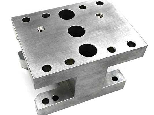 Los recambios autos de aluminio trabajados a máquina CNC de los componentes del pdf DWG crean para requisitos particulares
