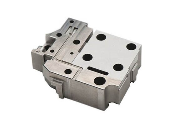 Los servicios que trabajan a máquina de aluminio del CNC del acero inoxidable con a presión polaco de la fundición