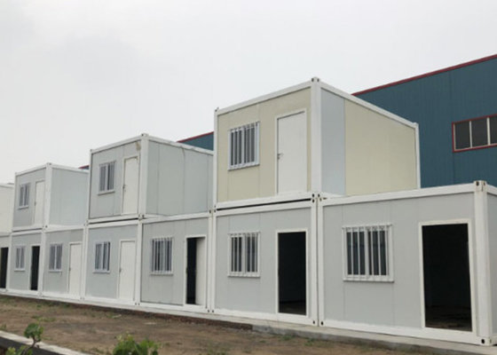 El contemporáneo de la familia pre construyó la estructura de acero de la casa del contenedor
