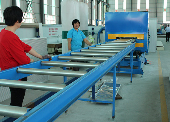 Maquinaria continua automática 2m m ~ grueso de la producción del panel de bocadillo de 4m m