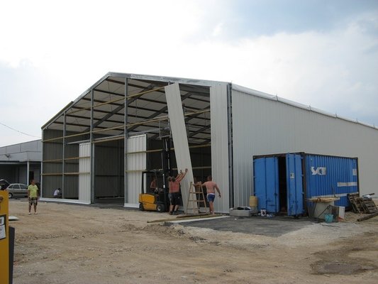 Light Portal Frame Steel Structure Warehouse Pre Assembled Environmental Friendly
