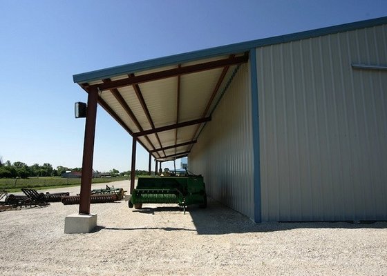 Light Gauge Prefab Steel Structure Building Farm Steel Structures 200km/H Anti Wind