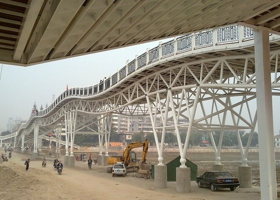 Modern Design Steel Pipe Trusses Prefabricated Steel Pedestrian Bridges