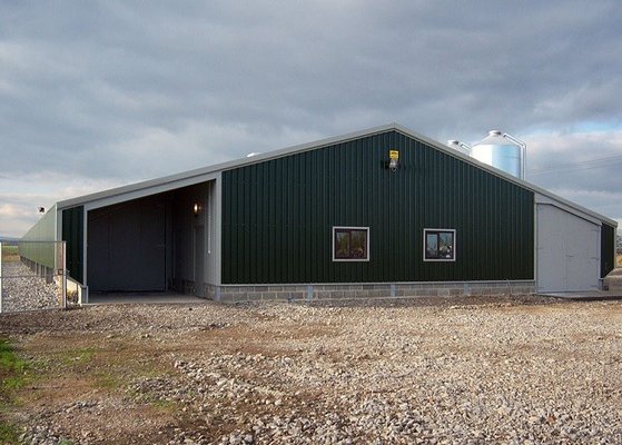 Movable Light Steel Structure Poultry House , Q235B / Q355B Poultry Farm House
