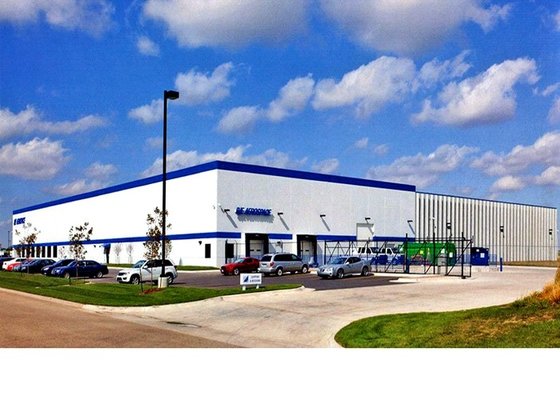 Custom Metal PEB Steel Garage Buildings With Parapet Walls For Storage