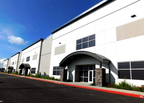Massive Large Span Industrial Steel Frame Building Shell With Concrete Slab Wall Type