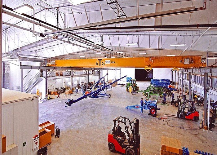 Custom Engineered Light Gauge Metal Frame Workshop With Clear Span Crane