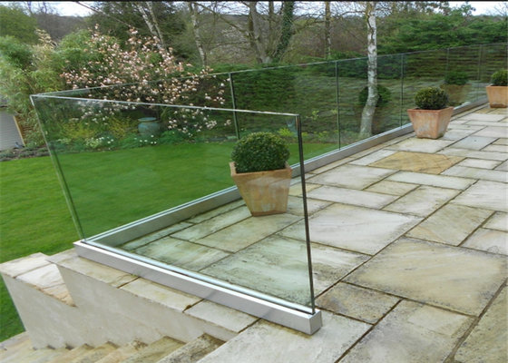 Luxury U Channel Tempered Glass Railing Systems Flooring Mounted For Pool Fencing