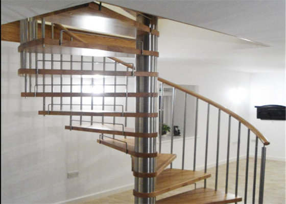 Customized Metal Custom Spiral Staircase Usage Indoor With Wood Material Step
