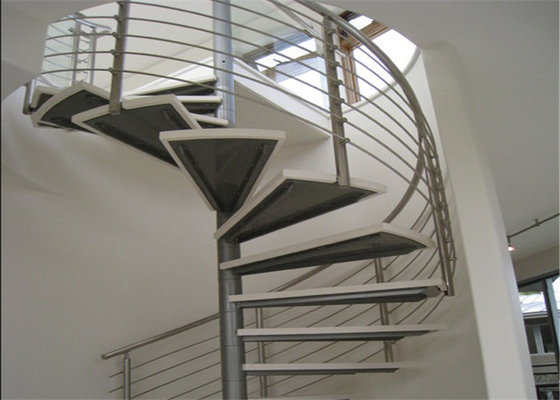 Customized Metal Custom Spiral Staircase Usage Indoor With Wood Material Step