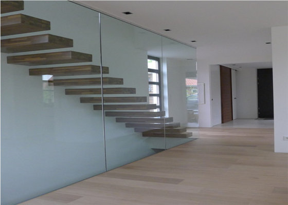 Single Stringer Floating Steps Staircase 50mm Wooden Tread With Decorative Cover