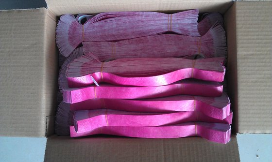 Cor roxa punhos impressos de TYVEK, punhos plásticos feitos sob encomenda para o clube