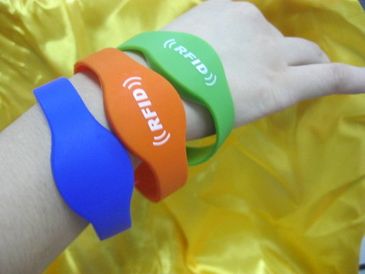 RFID Plastic Printed TYVEK Wristbands With 65mm - 74mm Diameter For Swimming Pool