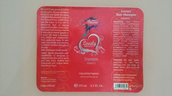 As etiquetas cosméticas ambientais da garrafa, produto de beleza etiquetam o à prova de água