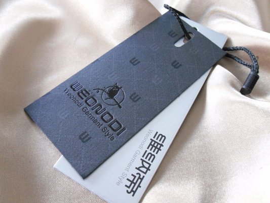 Etiquetas do cair do papel azul da roupa recicl personalizadas imprimindo o logotipo
