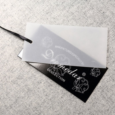 Papel preto etiquetas impressas do cair com cordas do Livro Branco e da fita