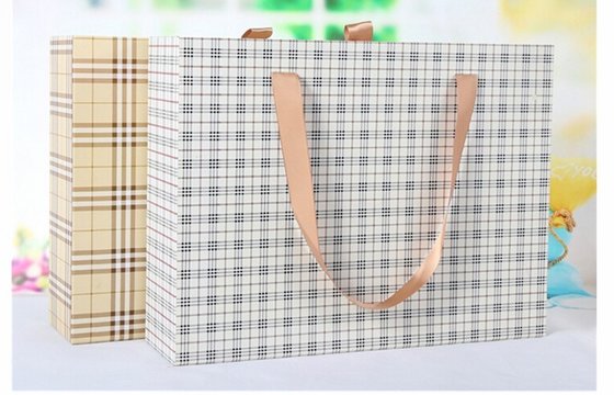Pink Paper Box Paper Packaging Box Flexo Printing With Twisted Handle