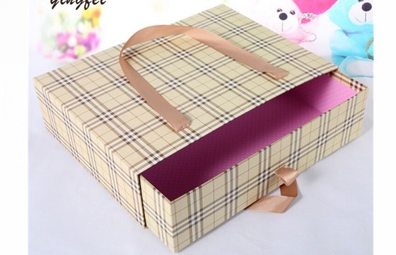 Pink Paper Box Paper Packaging Box Flexo Printing With Twisted Handle