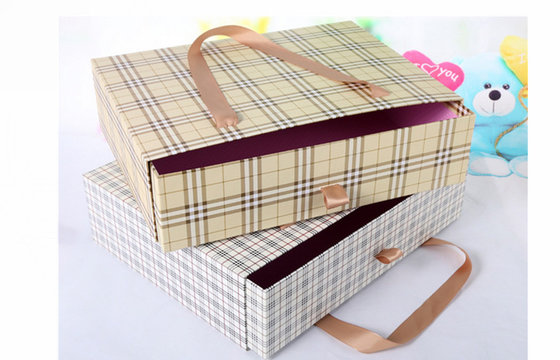 Pink Paper Box Paper Packaging Box Flexo Printing With Twisted Handle