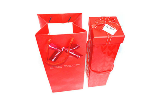 Coated Paper Made Luxury Rope Handle Red Gift Box for Red Wine Packing