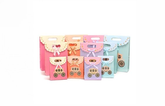 Custom Printed Paper Shopping Bags 128gsm Unique Christmas Gift Bags For Girls