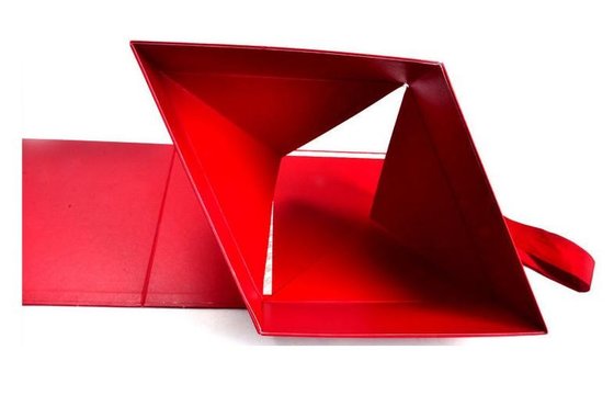 Red Folding Gift Packaging Box With Magnet for Closure And Ribbon Crosed