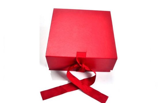 Red Folding Gift Packaging Box With Magnet for Closure And Ribbon Crosed
